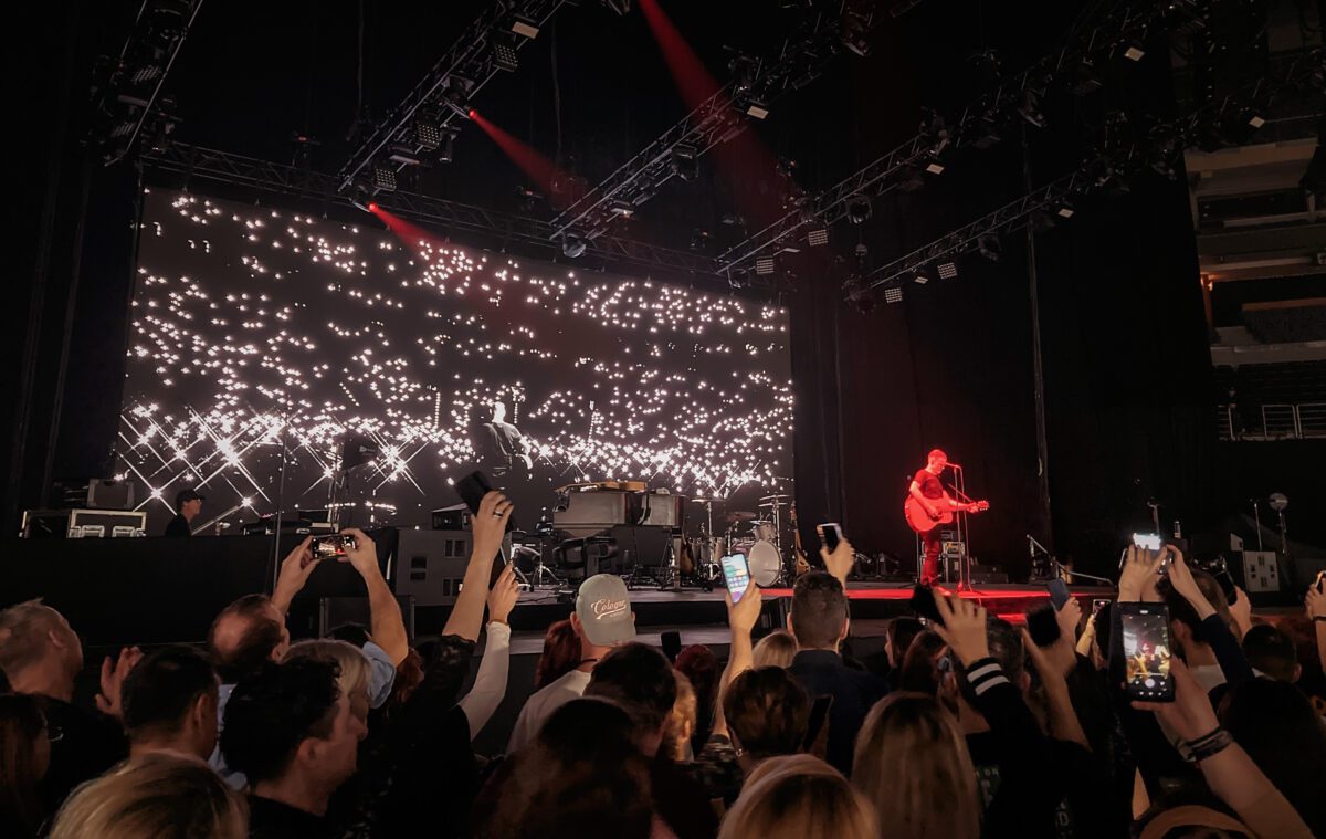 Zpěvák Bryan Adams rozpumpoval publikum v pražské O2 areně - ROCKLIST